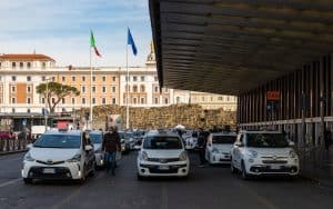 Jak se dostat z letiště Fiumicino do centra Říma 2025? Naše tipy + mapa