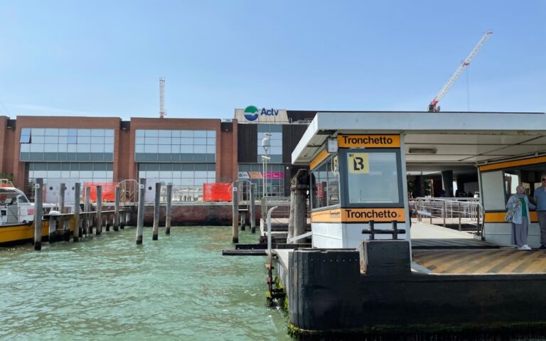 Venice parking 2024 - prices and how to get to the center + MAP