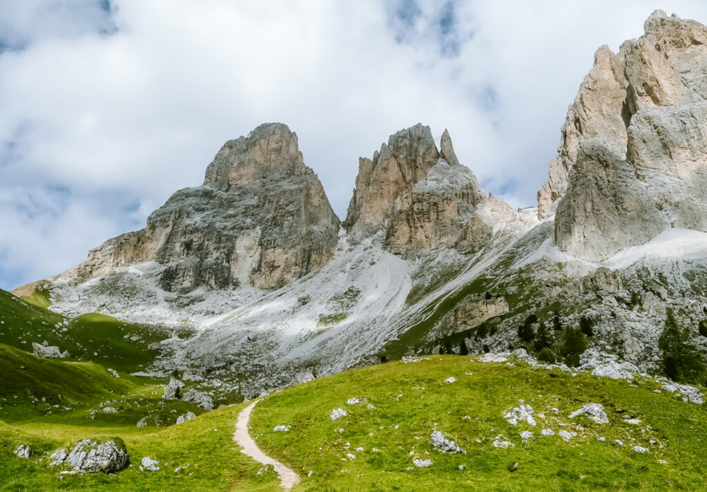 Passo Sella (Dolomites): Guide and tips for the most beautiful hikes